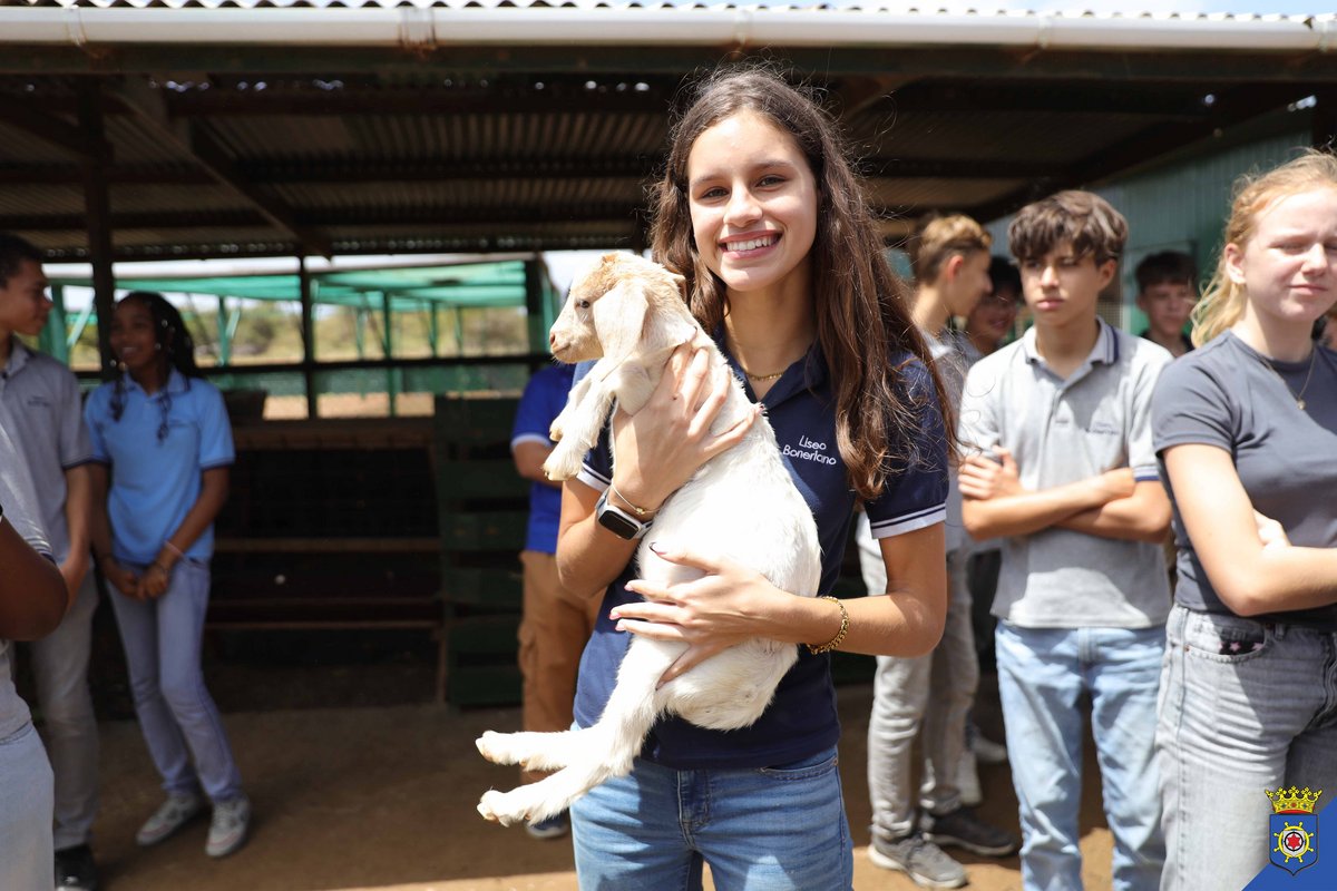 Openbaar Lichaam Bonaire: Leerlingen Liseo Boneriano bezoeken Boerderij ...